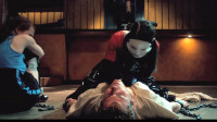 终极囚禁:男子被绑起来针灸,一根根细针扎入穴位,让人绝望!