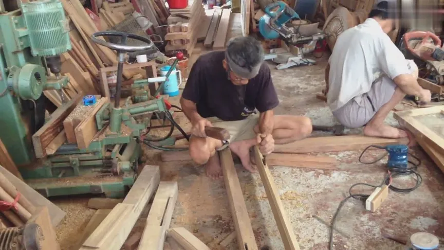 木工手工制作视频:传统手工制作木床的过程