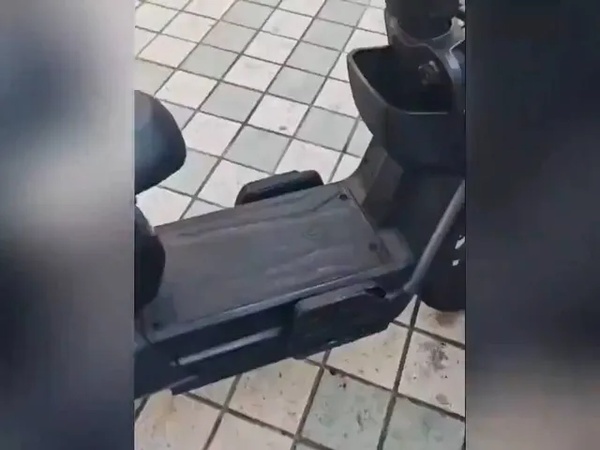 欲哭无泪呀,男子刚买的电动车因为超标被扣了