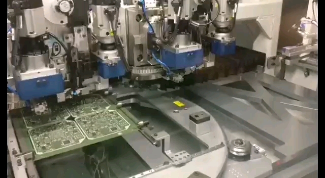 拉斯彼欧 插针机—看看PCB上的针是如何插上去的呢?