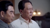 红色象征着革命,大五角星代表着中国共产党,五个小星星围绕着大...