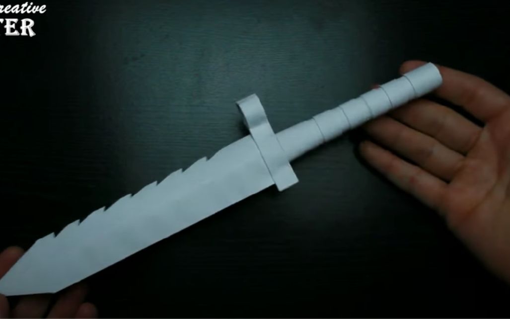 白纸里掏出M9军用刺刀?看看大师怎么做
