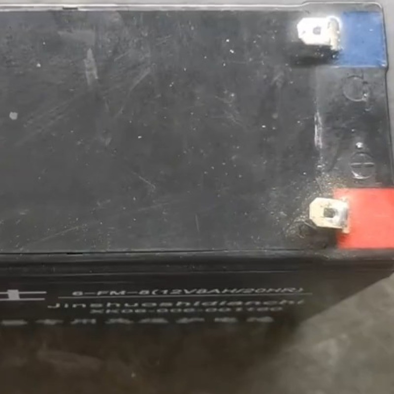 放置1000天以上的电瓶,充不进电坏了?教你一招修复,不花一分钱