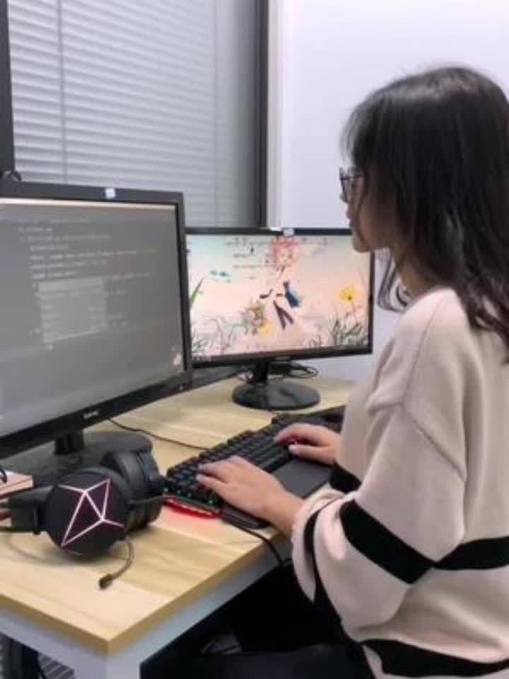 学了一个月编程,仅仅花了两天时间就写了一个曾经拥有几千万玩家的...