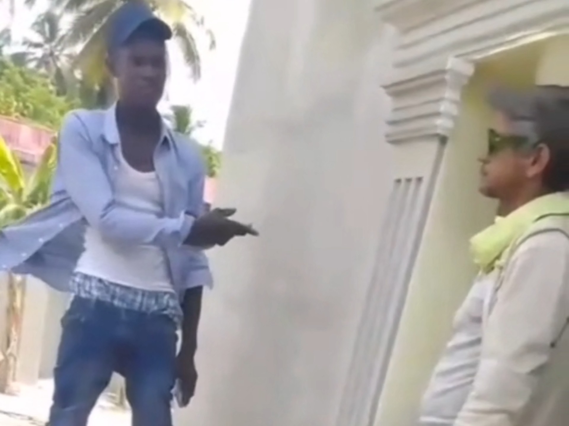 男子干了一上午活嫌累想要工钱走人,协商时激怒老板被一棒子干晕