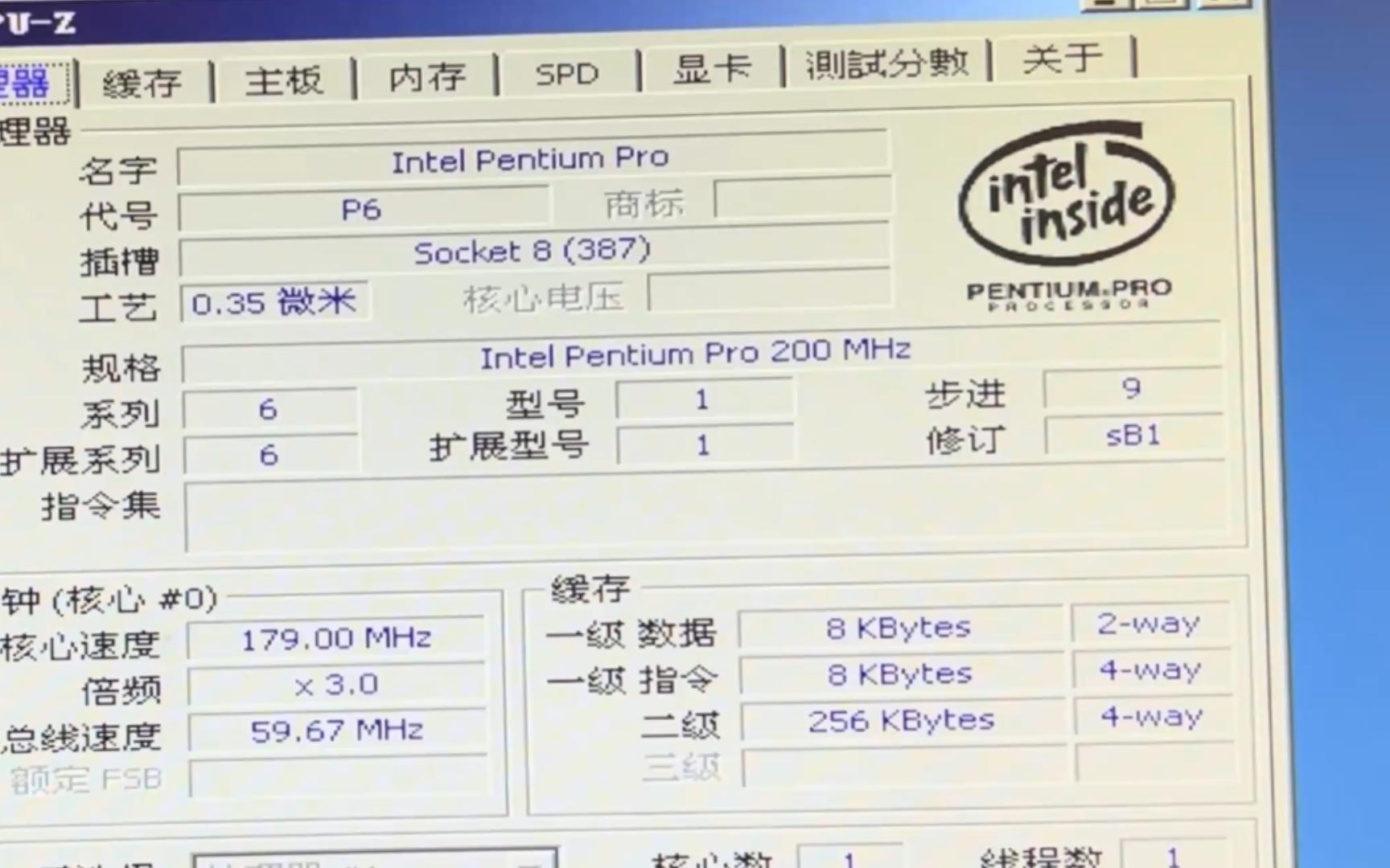 ...下性能参数和CPU-Z测试得分!感谢粉丝“过不了岳翔”提供测试视频!