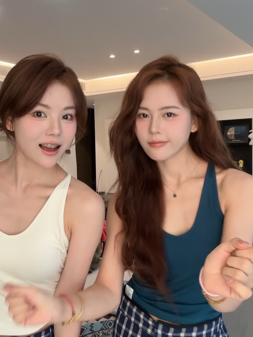 #红昭愿手势舞 我们今天也来摇一个!悄悄说一句(有没有更瘦一点了)