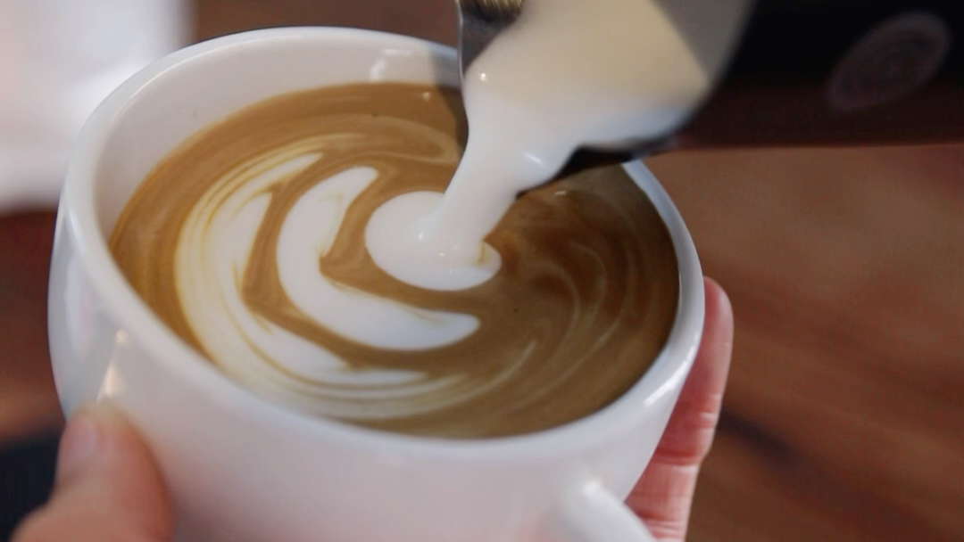 一杯咖啡,苦香中带着香甜,回味无穷