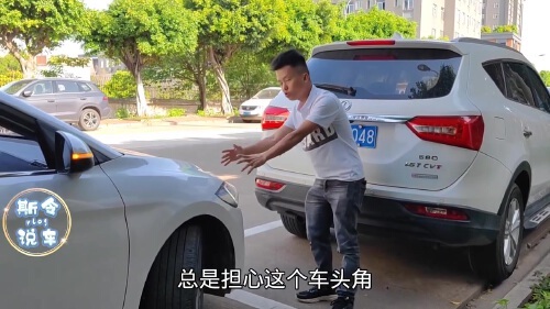 侧方停车,如何判断右车头角距离?教你一招,驾校没教的技巧侧方位停车