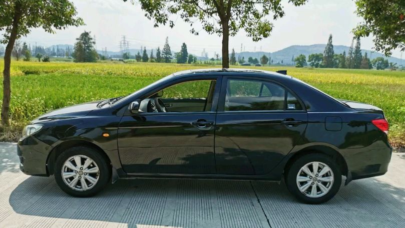 14年五月L3 . 一键启动,无钥匙进入。大屏导航倒车影像