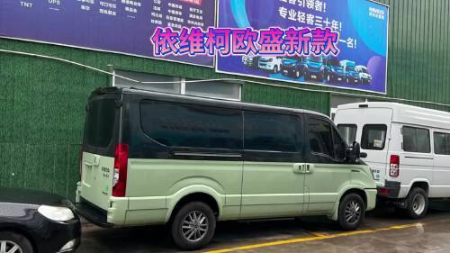 长轴底顶依维柯欧盛接受预定依维柯四驱依维柯越野房车
