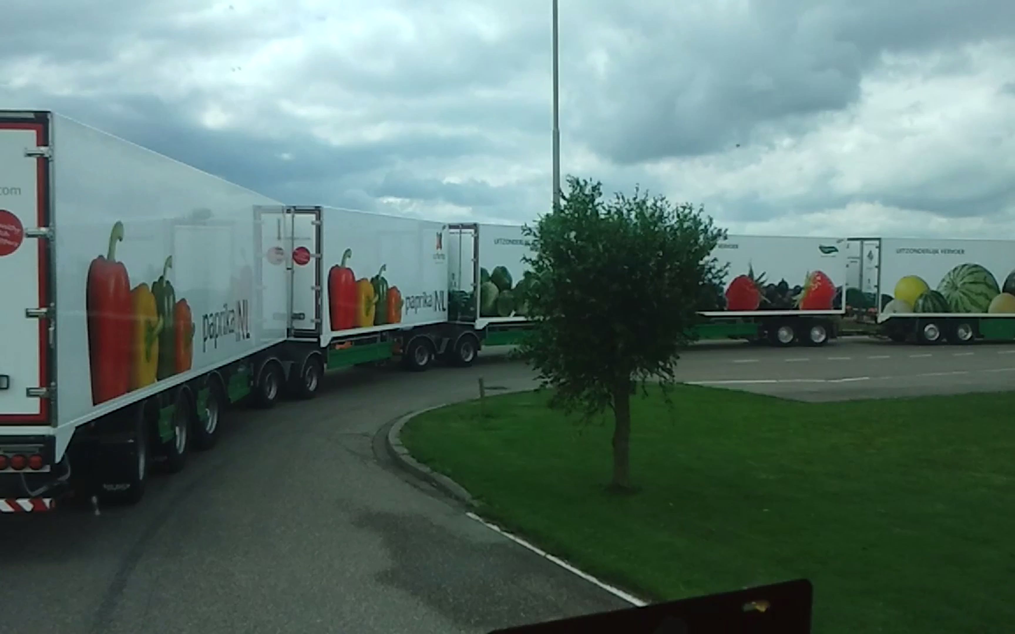 斯堪尼亚载货车牵引4连接全挂车(2)