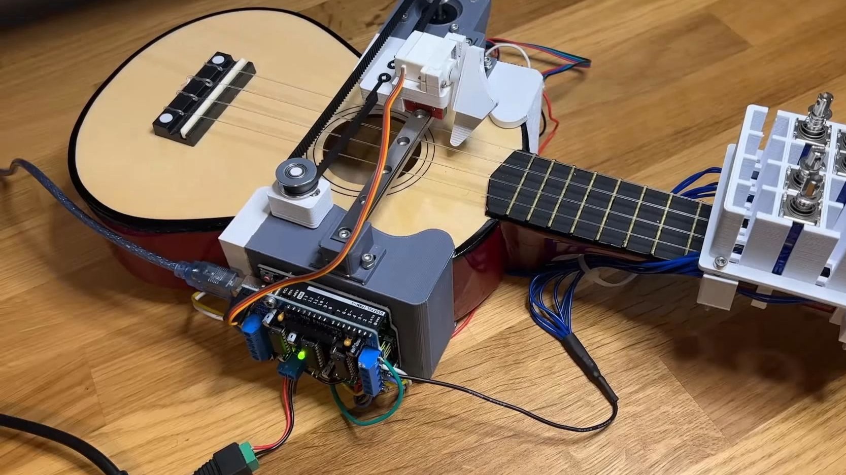 【硬核DIY】赛博琴师诞生记:自制AI尤克里里全自动演奏系统