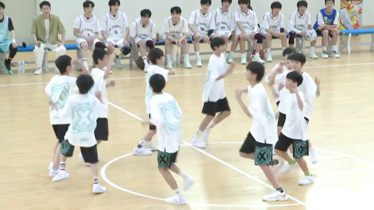 TF家族四代小朋友的舞蹈