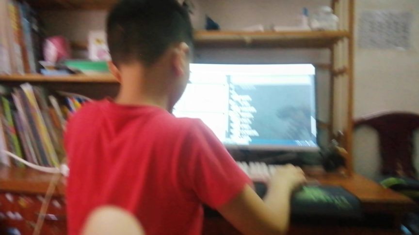 朋友第一次玩电脑版,我的世界玩,不知道玩成啥样