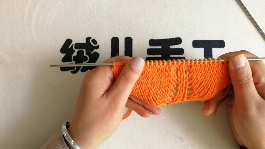 适合从上往下编织毛衣的加针方法,看一次就能学会,非常实用
