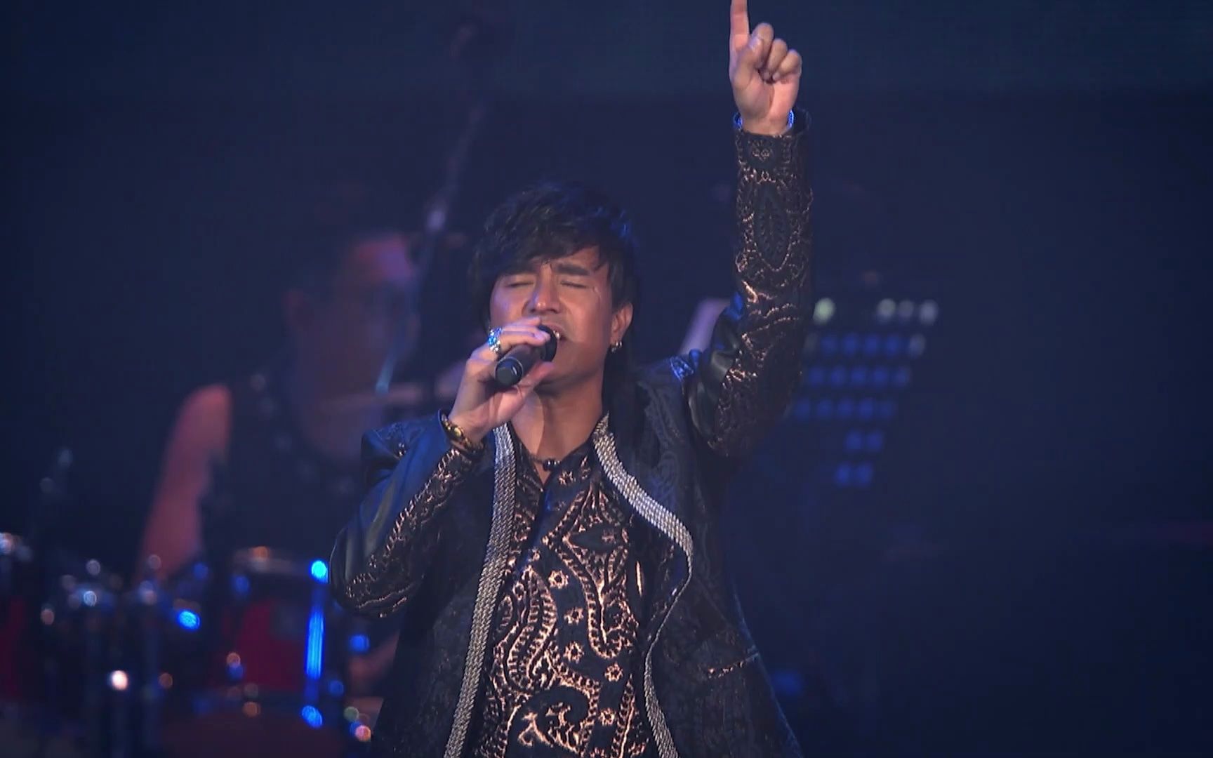 ...却买不到你爱的那双鞋。动力火车-下一站演唱会《忠孝东路走九遍》