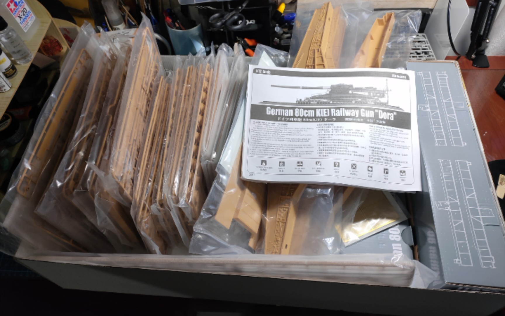 小号手1/72多拉列车炮模型板件展示