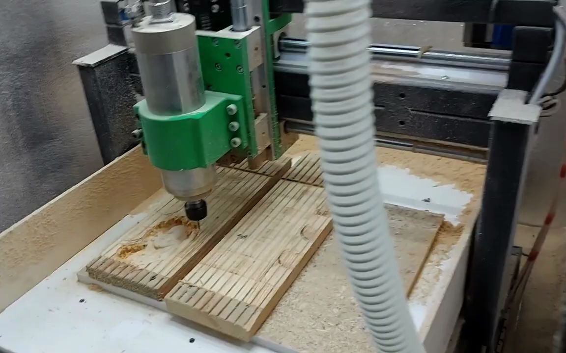 ...区域。由运行在 Win10 东芝可拆卸超极本上的 Mach3 的 USB CNC 板
