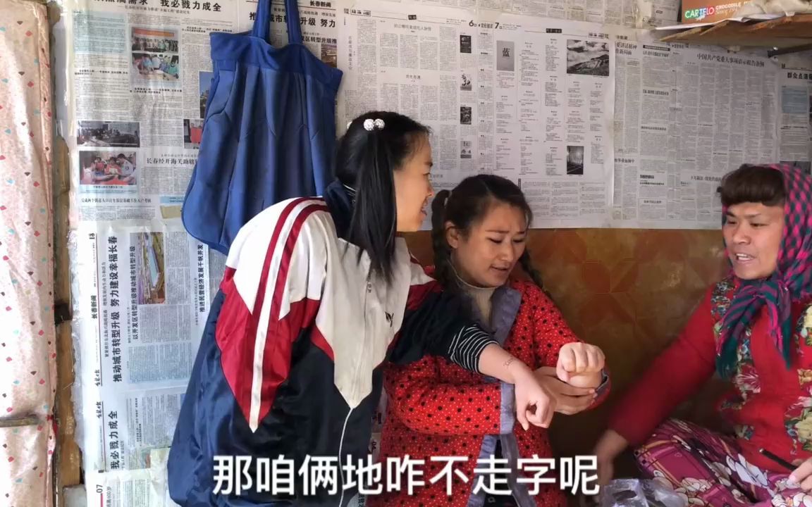 小芳想要块手表,妈妈却在手上画了一个,娘俩的对话太有意思了