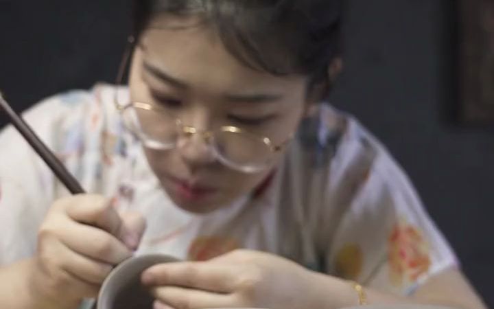 中国工艺美术大师顾绍培及其弟子合作刻绘