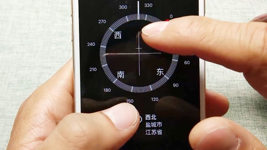 在外面对于方位一无所知,不要忘了,手机中都有个指南针