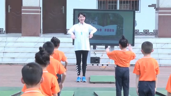 ...《技巧:仰卧推起成桥》广西部级优课教学视频(000000-1332000)