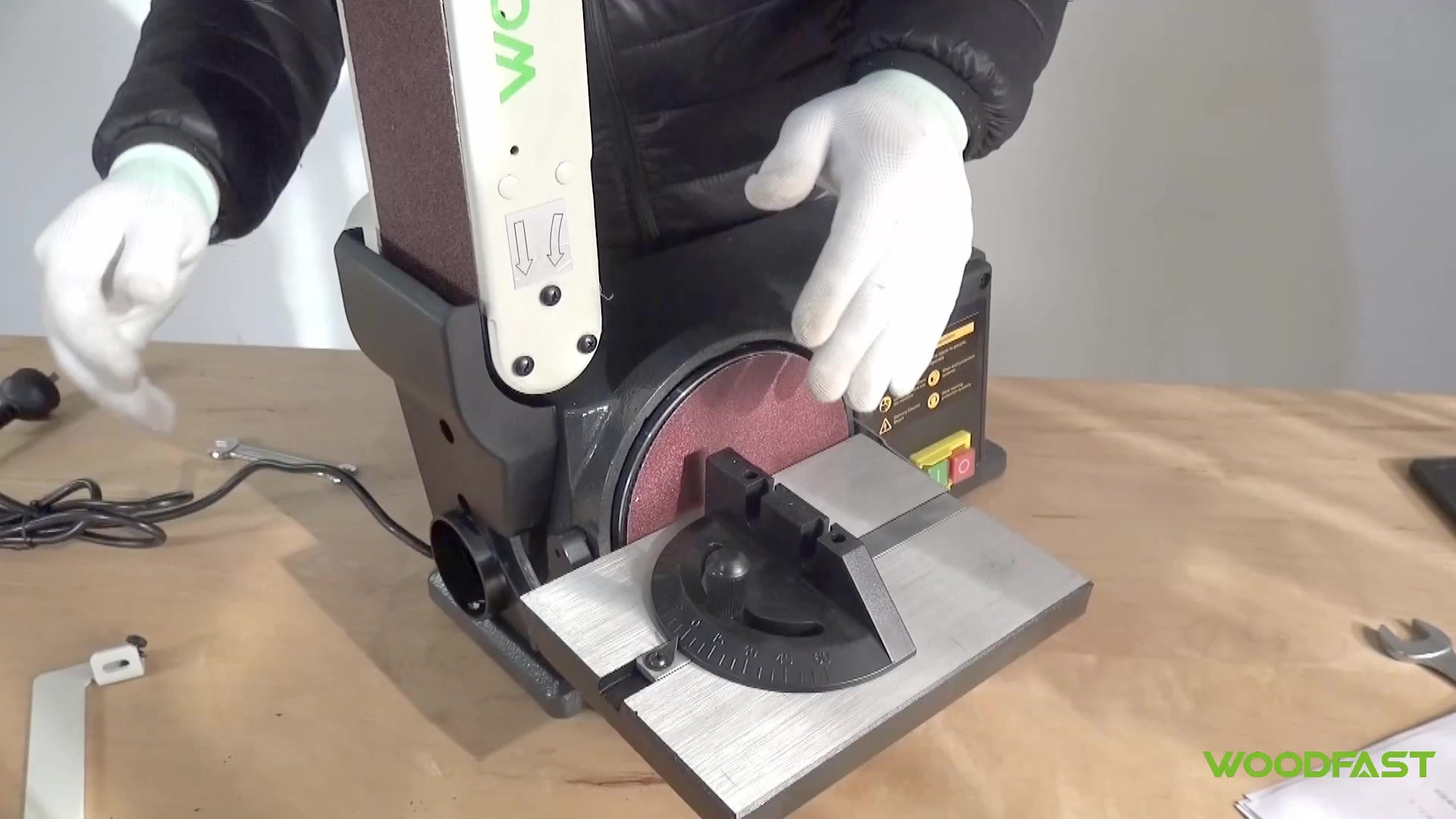 驴木匠短视频:沃富特新款砂带机(BD150A)安装说明