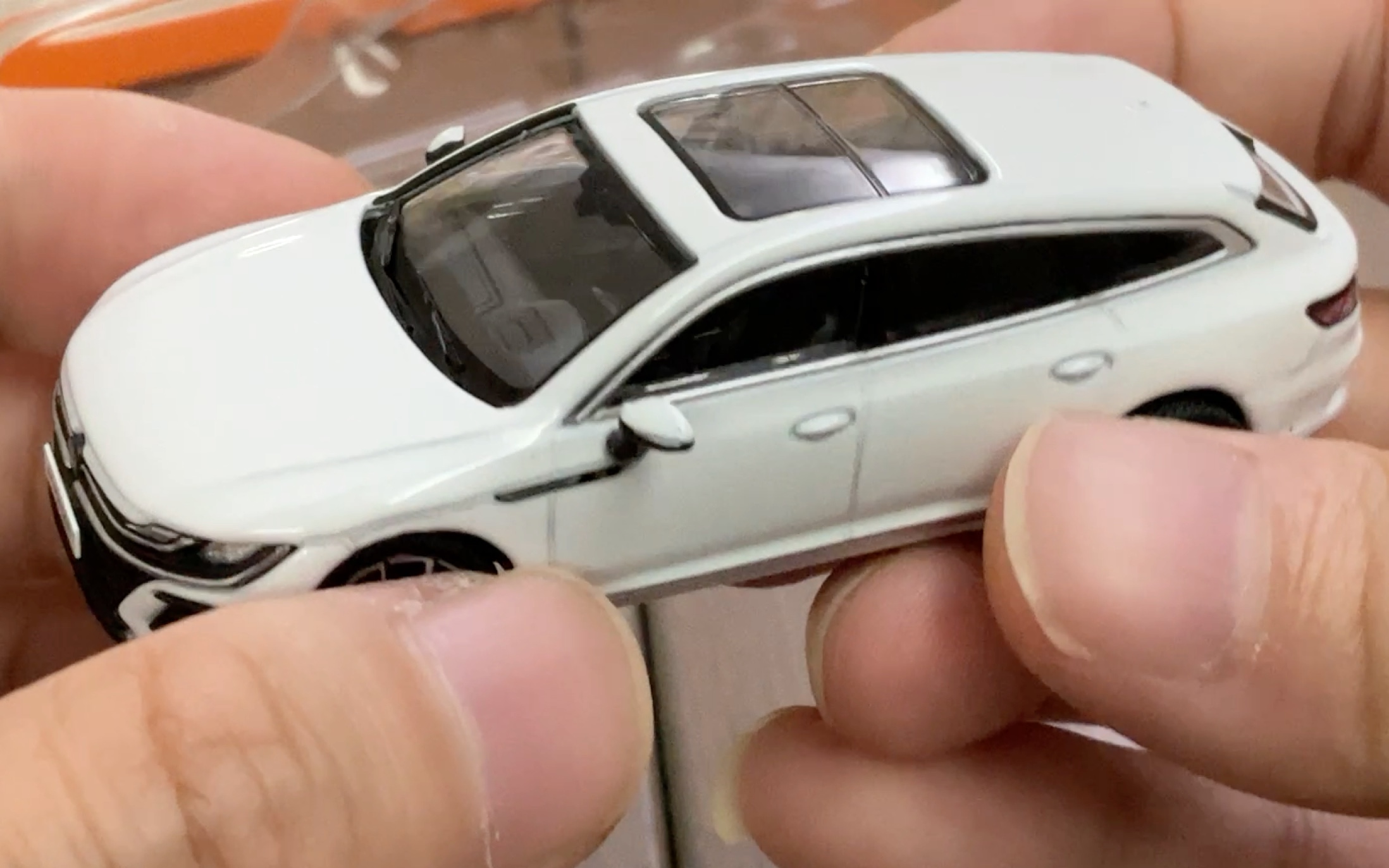 最美还是得瓦罐 1/64大众Arteon海外版CC旅行车合金模型 by GCD