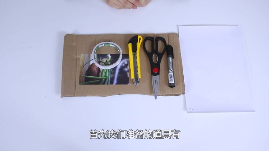 家里的旧纸箱不要扔,手工达人教你自制宝宝相框,比买的还漂亮