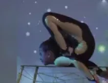 国外美女表演柔术,每一幕都很精彩!忍不住多看了几遍,有福利了!