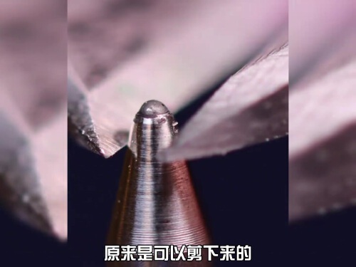 圆珠笔芯的滚珠弄下后居然会爆出墨水