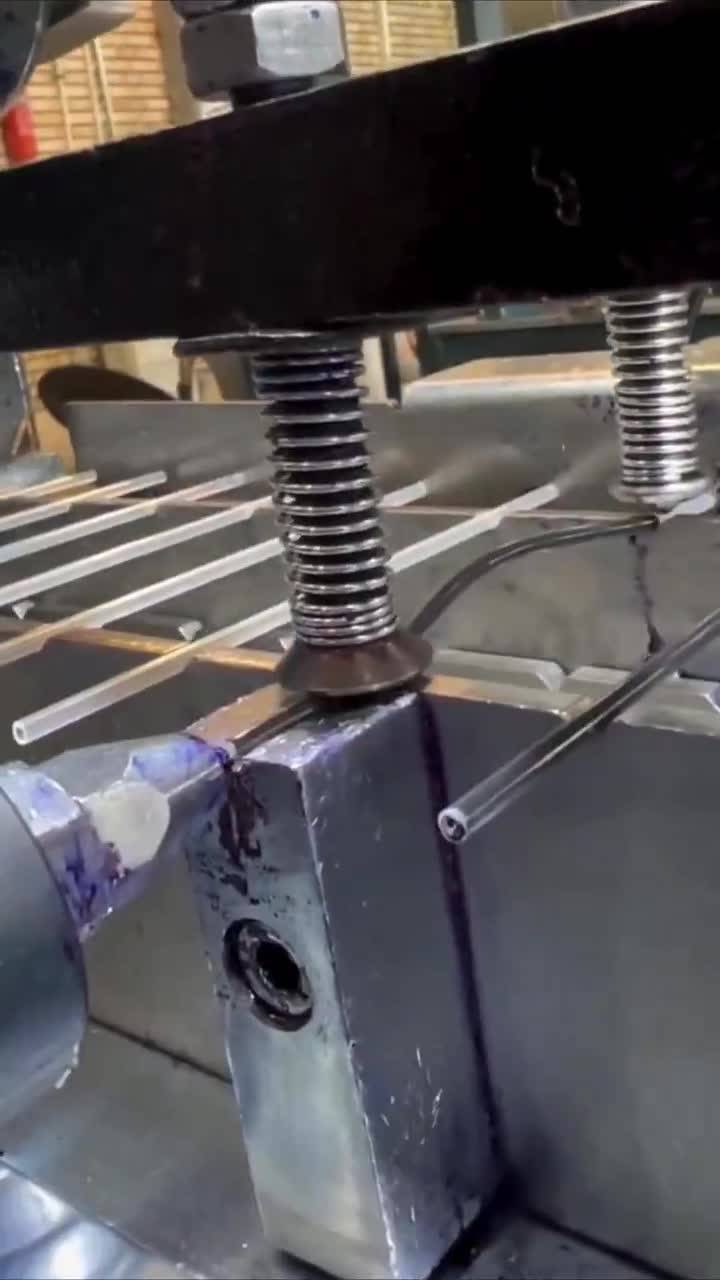 圆珠笔制作过程。