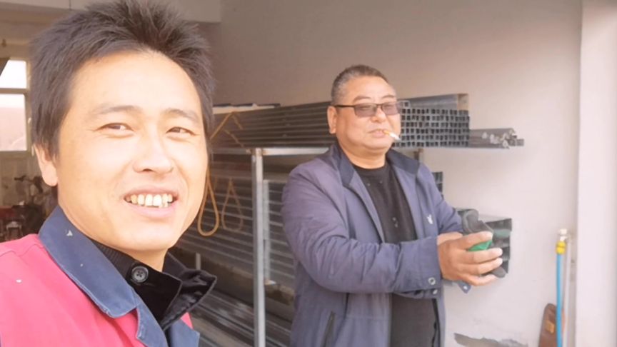 农民李磊去买方管,这镀锌管真是一天一个价,涨的太快了
