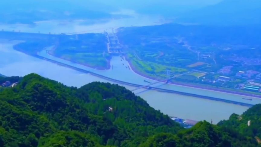 三峡大坝上下游落差超百米,快艇乘坐电梯垂直走向下游