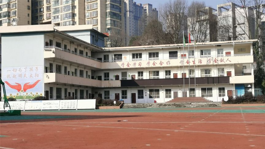 钟山区第三小学规范化家长学校——百万家长大培训