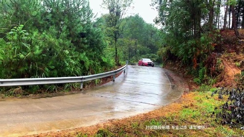 我觉得自动挡和手动挡虽然有区别但车感是唯一的汽车特技乡村小路...