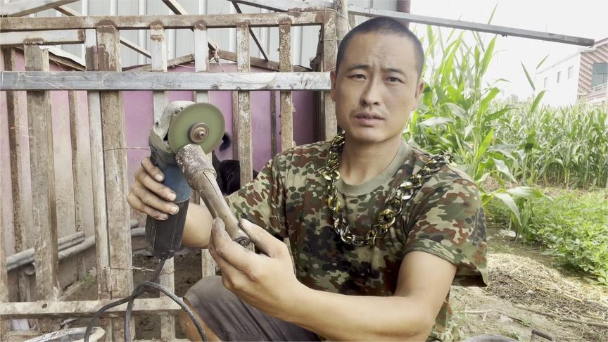 角磨机卡死爆片卸不掉,就用这种方法一秒搞定,简单实用快速拆卸