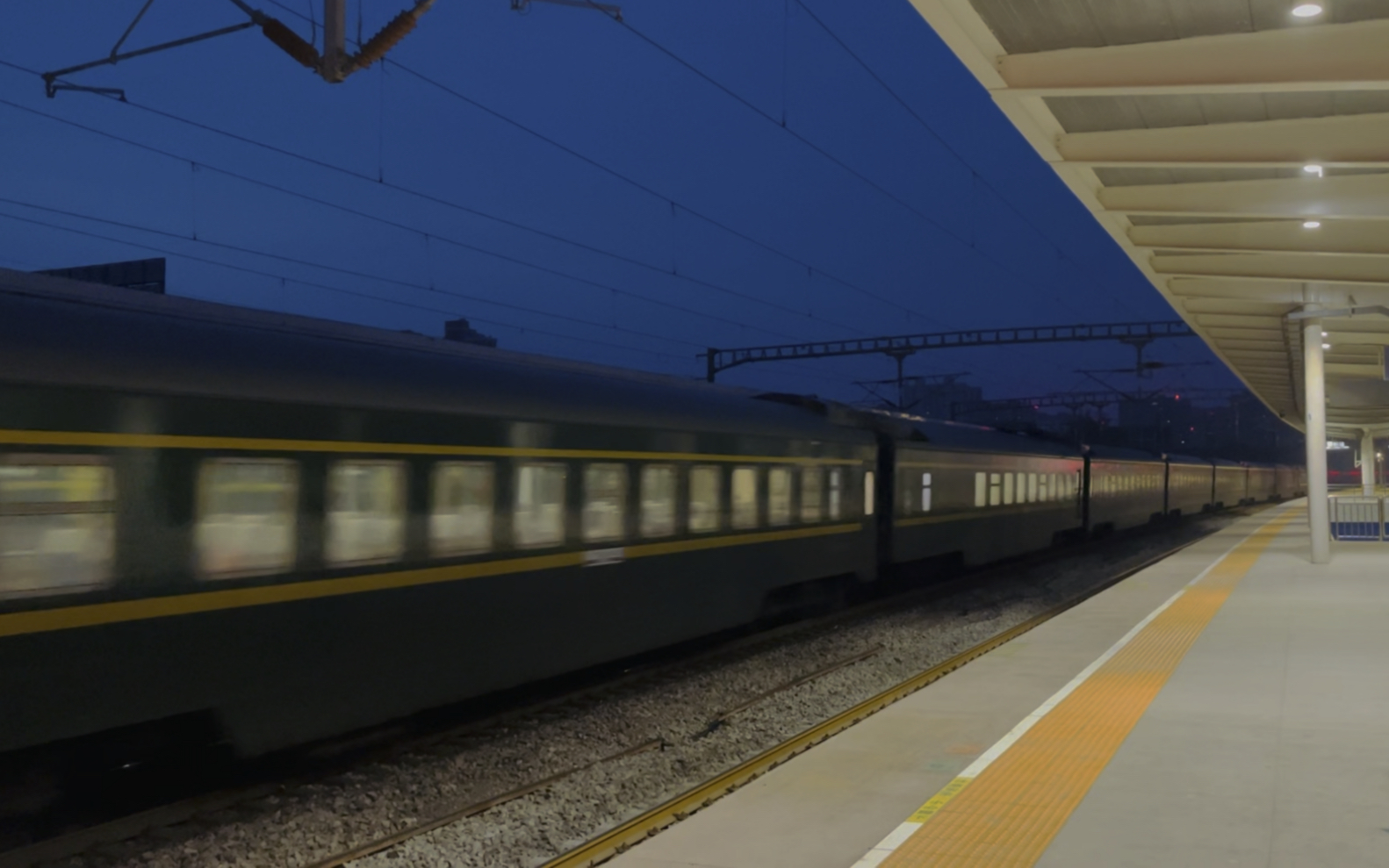 Z50次列车通过邯郸站