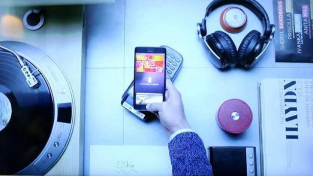 华为Mate9现场演示Pay支付功能