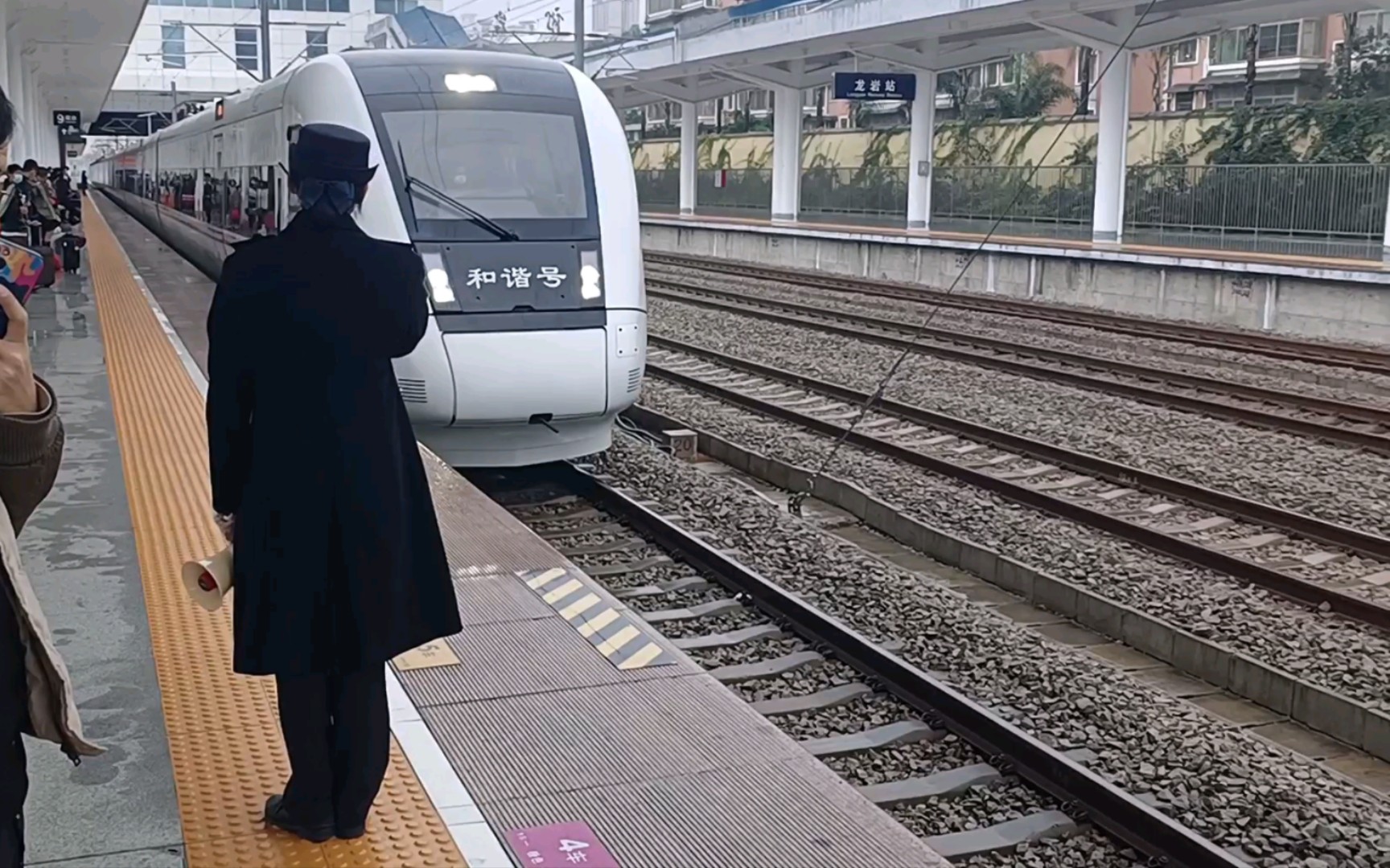 D6318厦门环闽动车进龙岩站