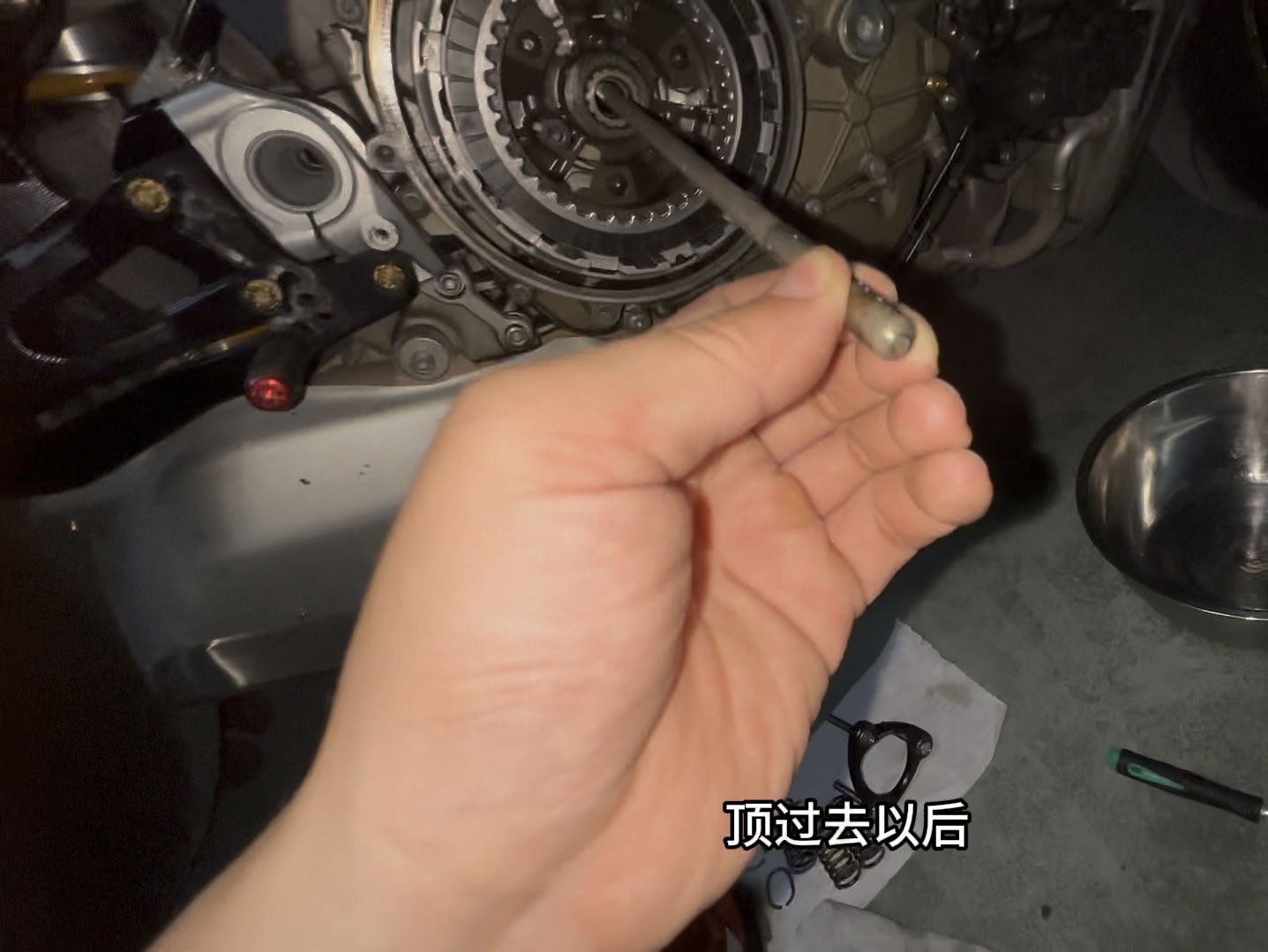 自己更换离合器片,把车捣鼓坏了。