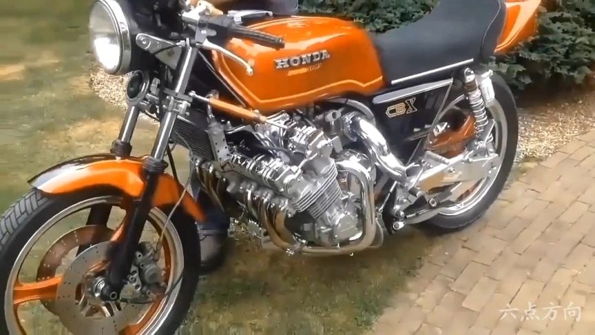 本田 HONDA 摩托车有点过分了,六缸发动机加涡轮增压,造型低调