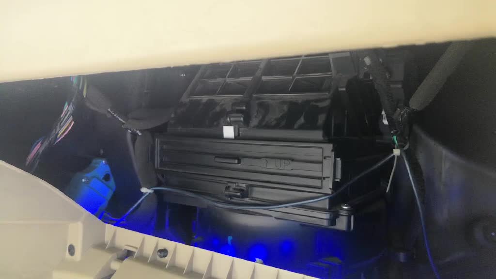 宝骏730 2016款空调滤芯安装视频