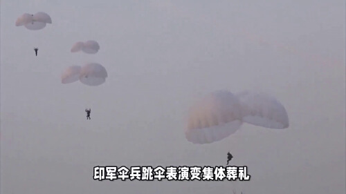 印军伞兵跳伞表演变集体葬礼,上万美元的降落伞,竟一半打不开