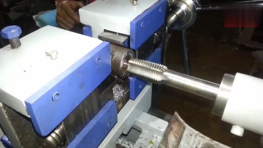 大口径管材的内丝套丝操作