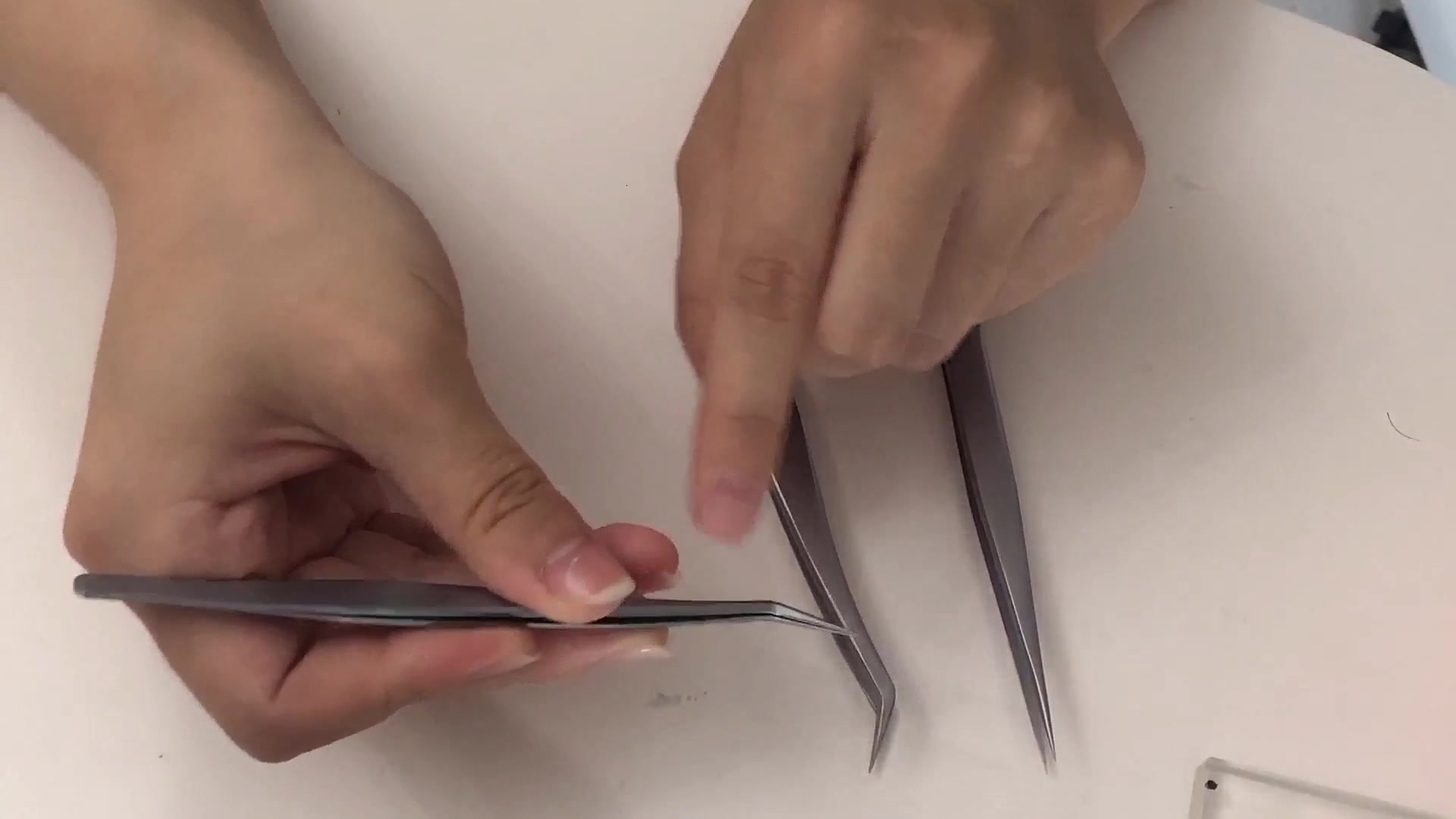 嫁接睫毛时镊子的使用方法讲解,美睫新手教学