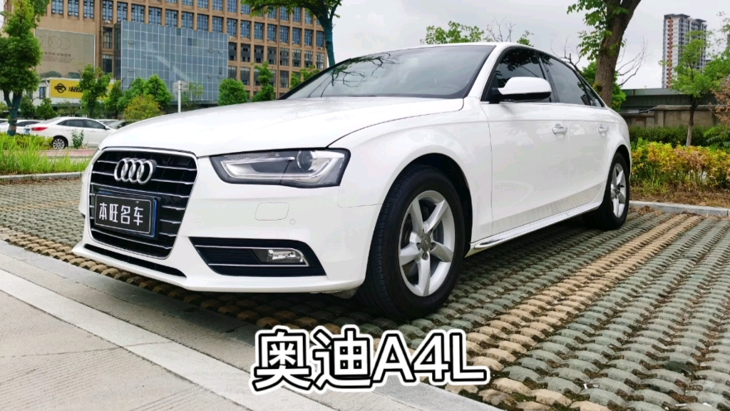 最新车源[庆祝]16年上牌奥迪A4L外白内黑,日行灯,一键启动,定速巡航,...