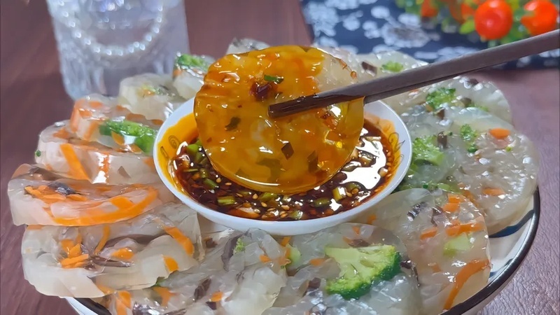 做猪皮冻用水熬就错了,教你妙招,皮冻晶莹Q弹,过年拿手大硬菜