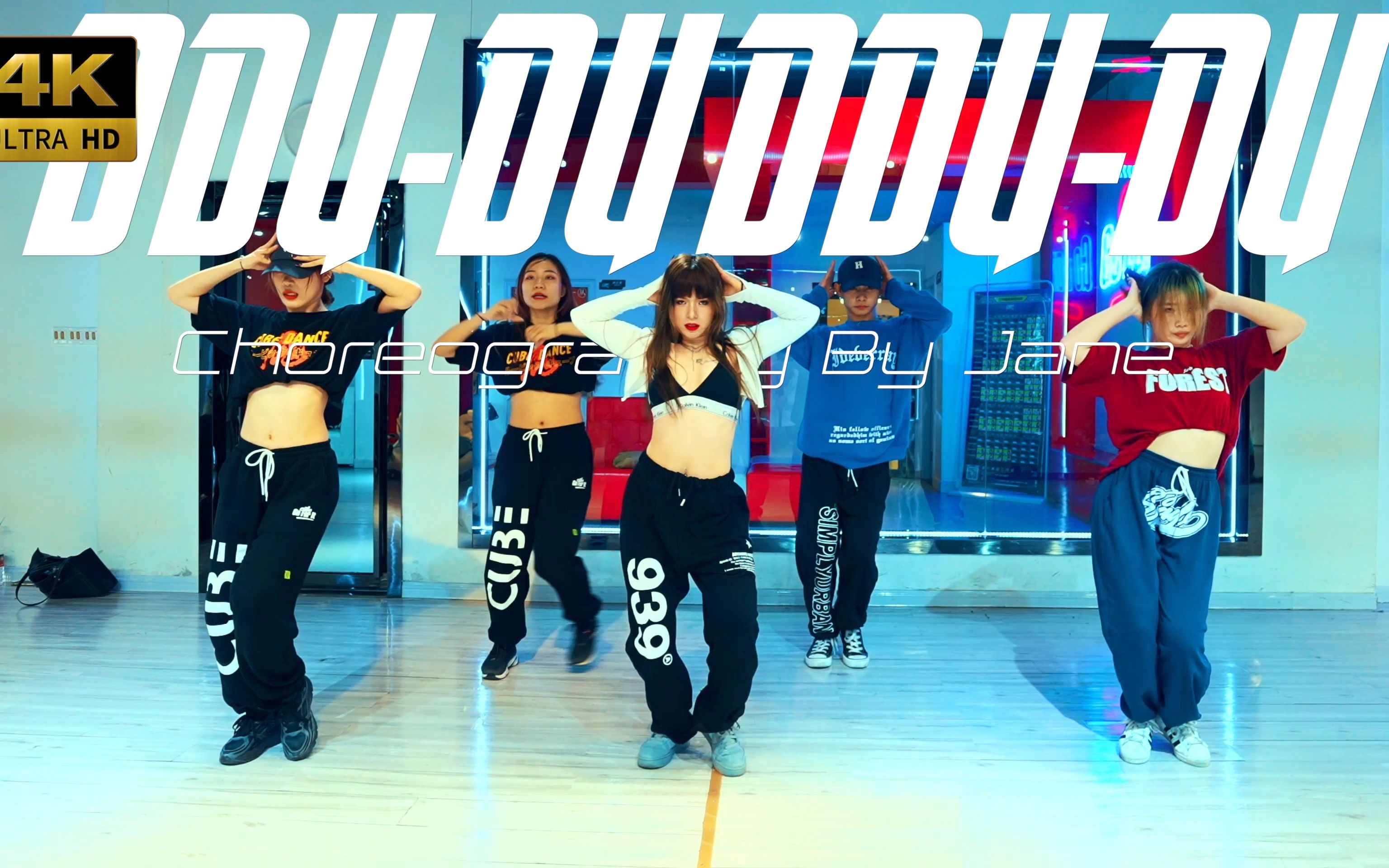 ...打扮纯粹是取悦自己,跟别人没关系。紧张编舞《DDU-DU DDU-DU》